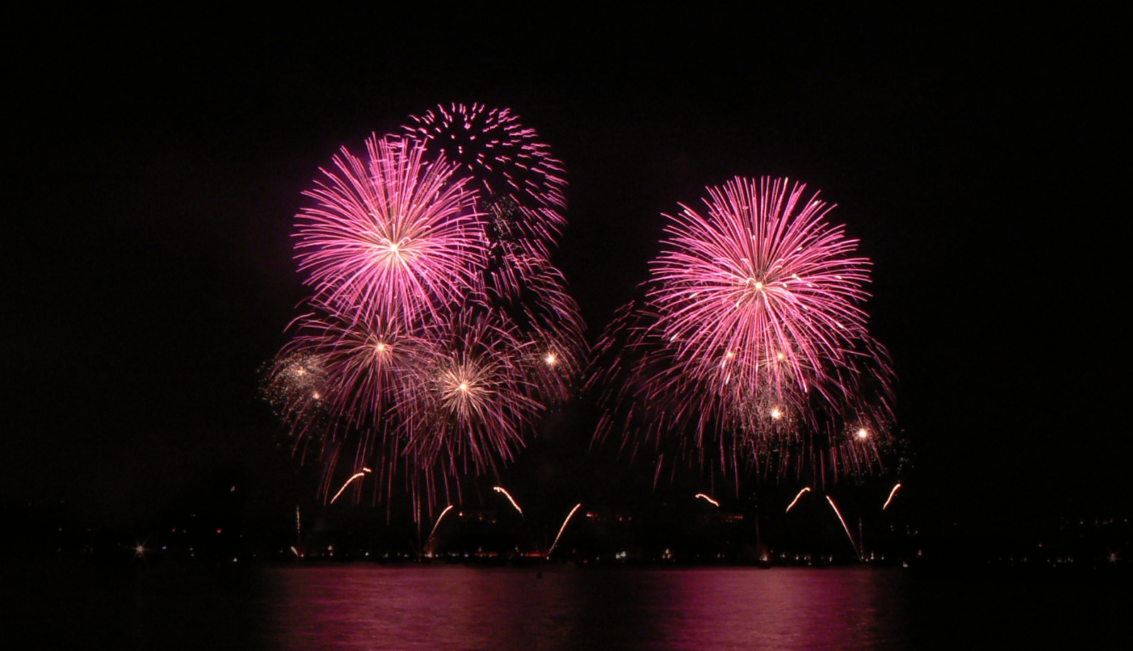 La Notte Rosa 2025: è qui la festa! Dal 20 al 28 giugno - Hotel Apollo ...